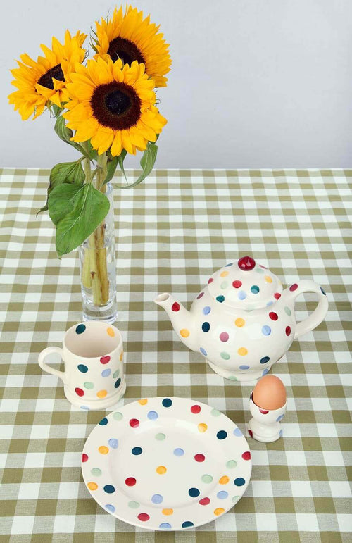 Pep Things Up with Our Eccentric Plastic Tablecloth Ideas | eFavormart