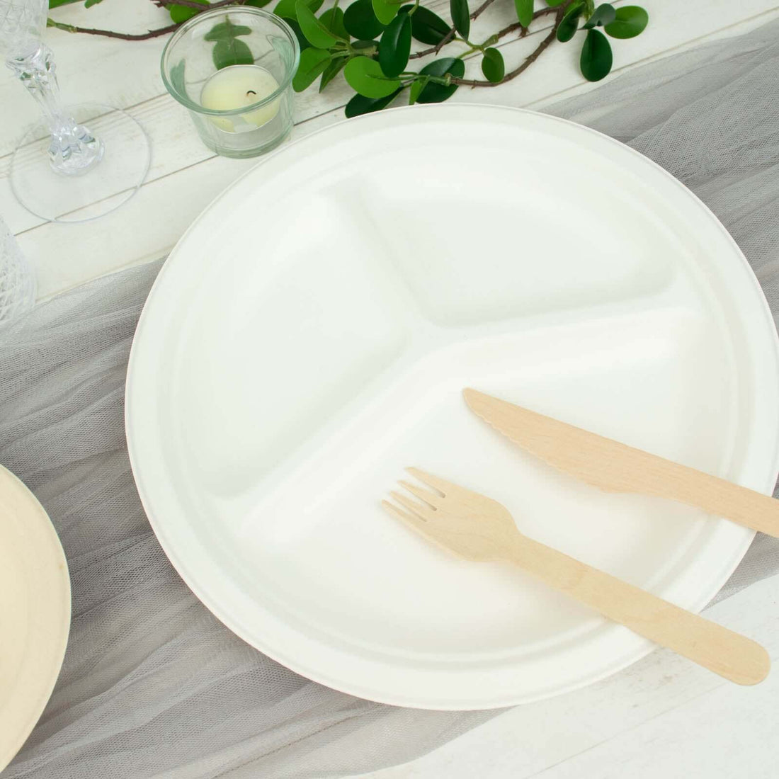 Bagasse 3-Compartments Dinner Plates 10" White | eFavormart