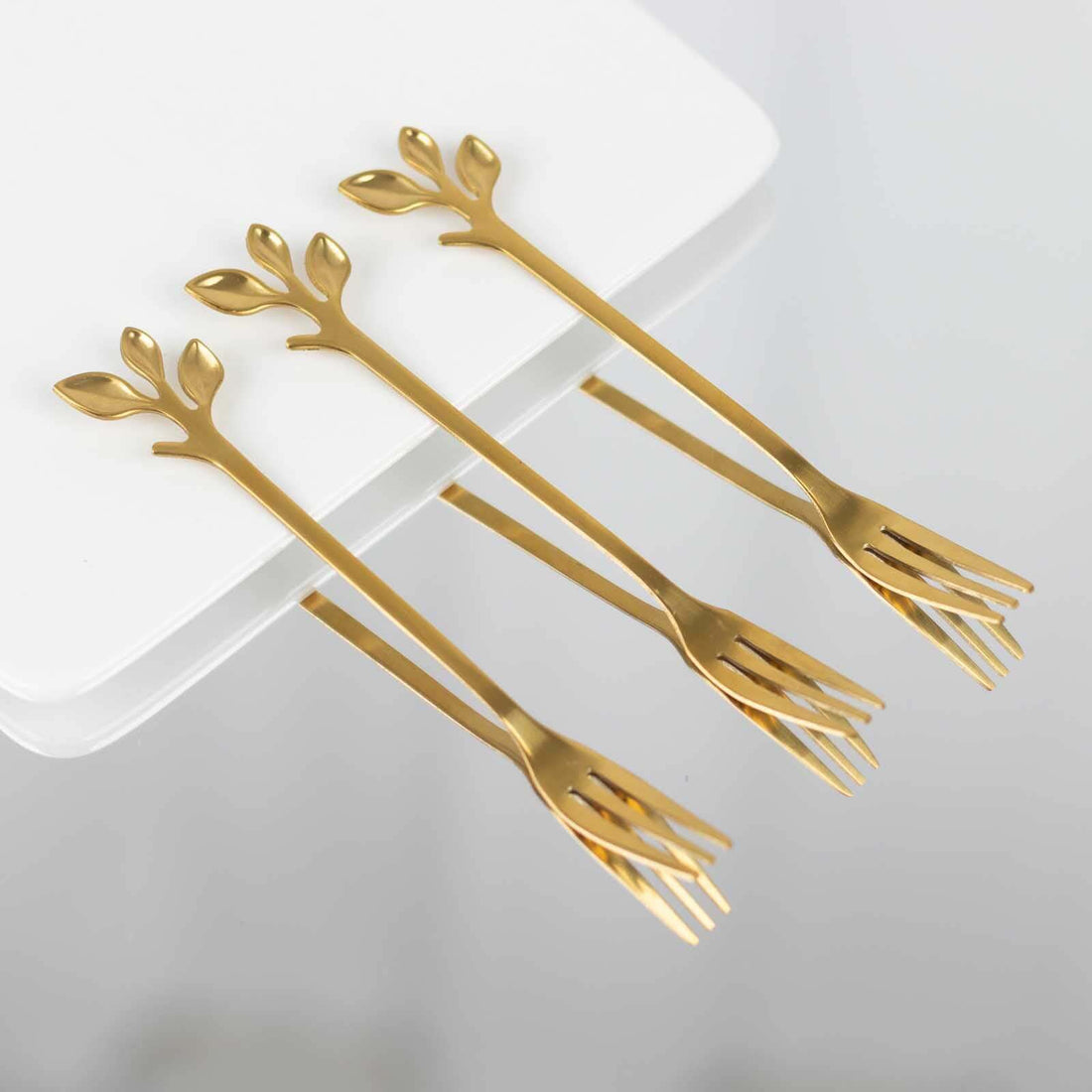 Gold Metal Leaf Handle Dessert Forks 4-Pack | eFavormart
