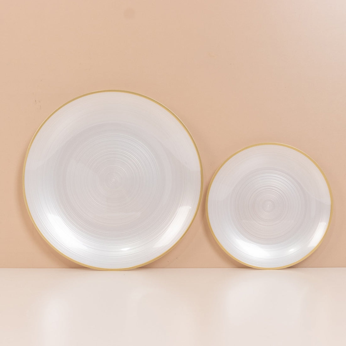Plastic Plates 7" Round Pearl White w/ Gold Rim | eFavormart