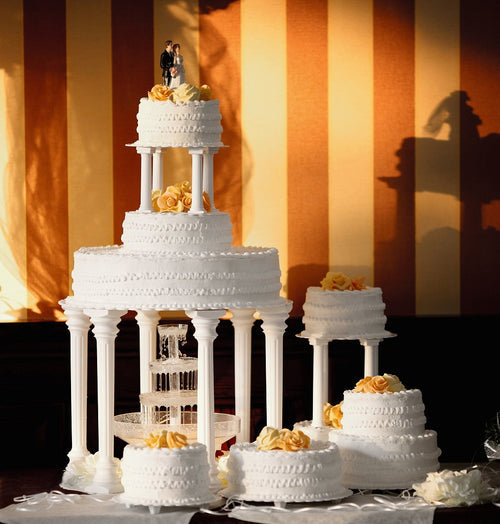 The Many Benefits Of Using Cake Stands At Your Wedding